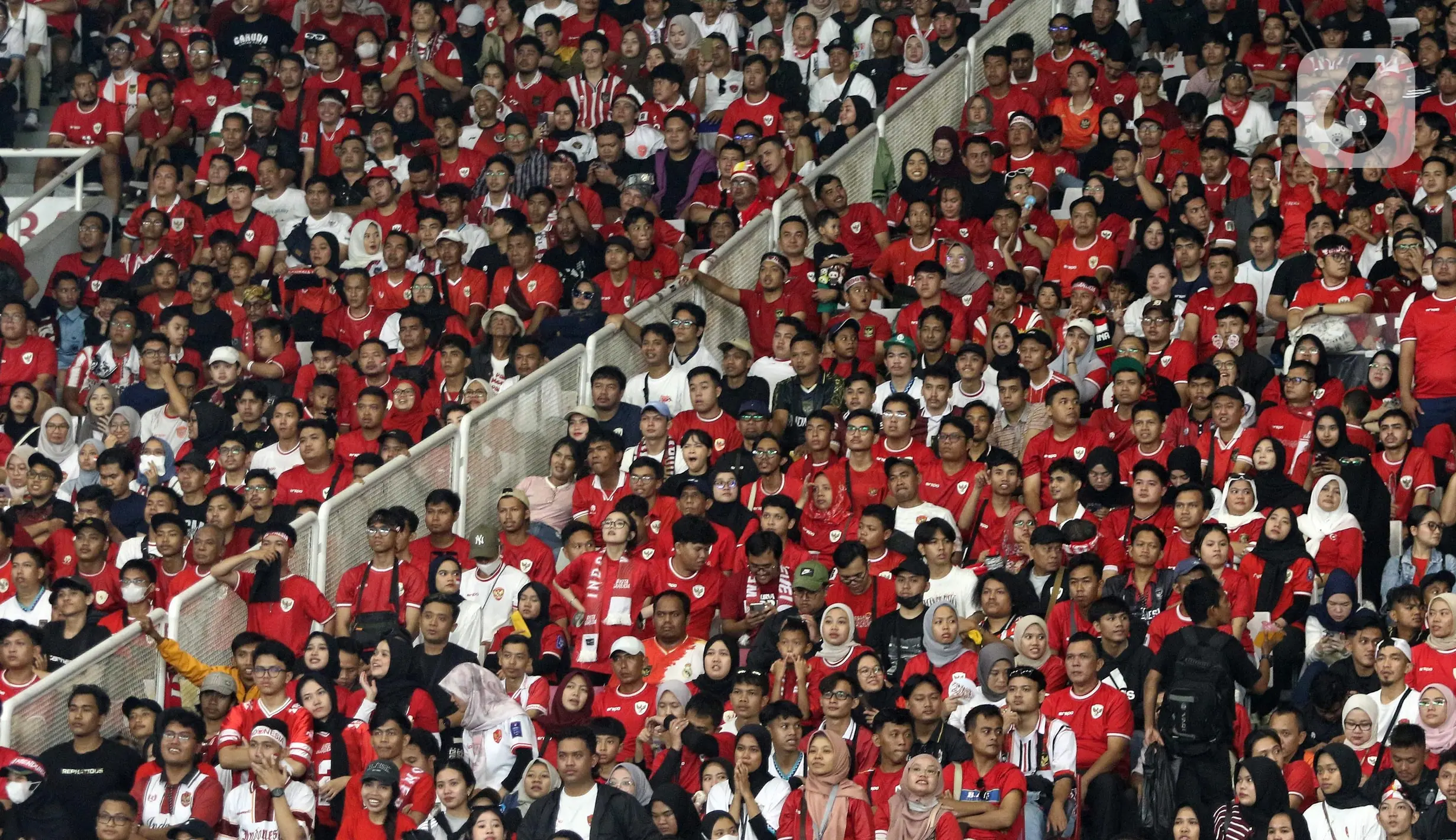 Koreografi Suporter Timnas Indonesia Getarkan Stadion Utama Gelora Bung ...
