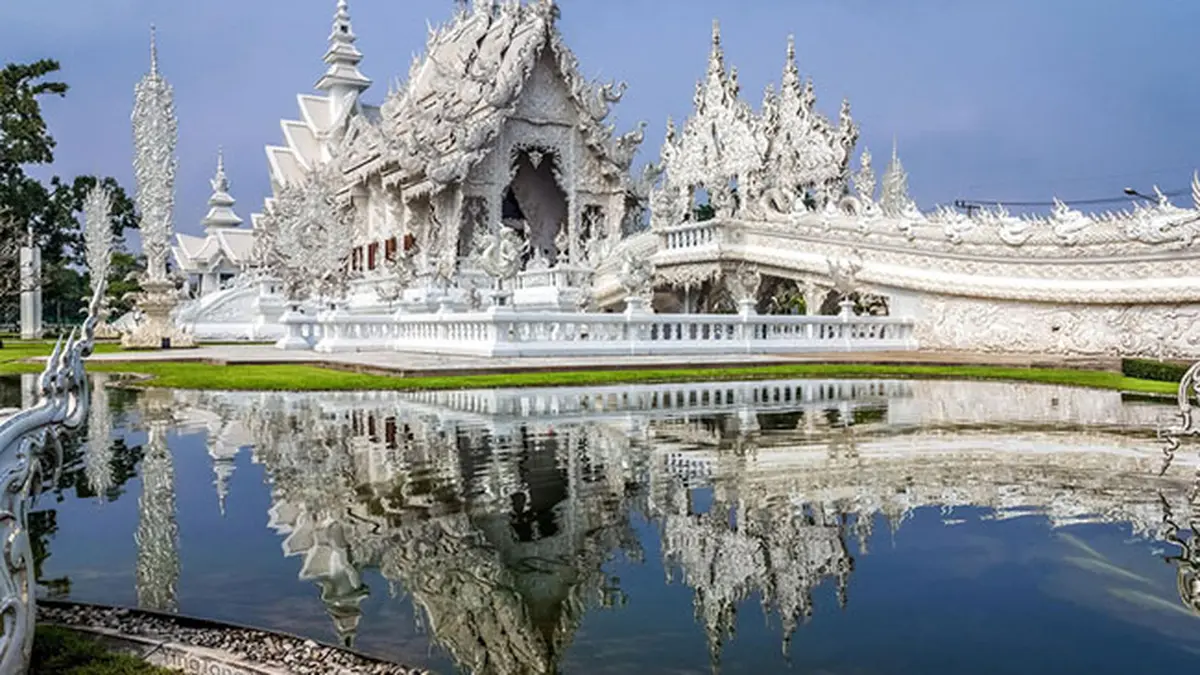 Foto-Foto Wat Rong Khun, Kuil Seputih Salju Yang Sangat Unik - Photo ...