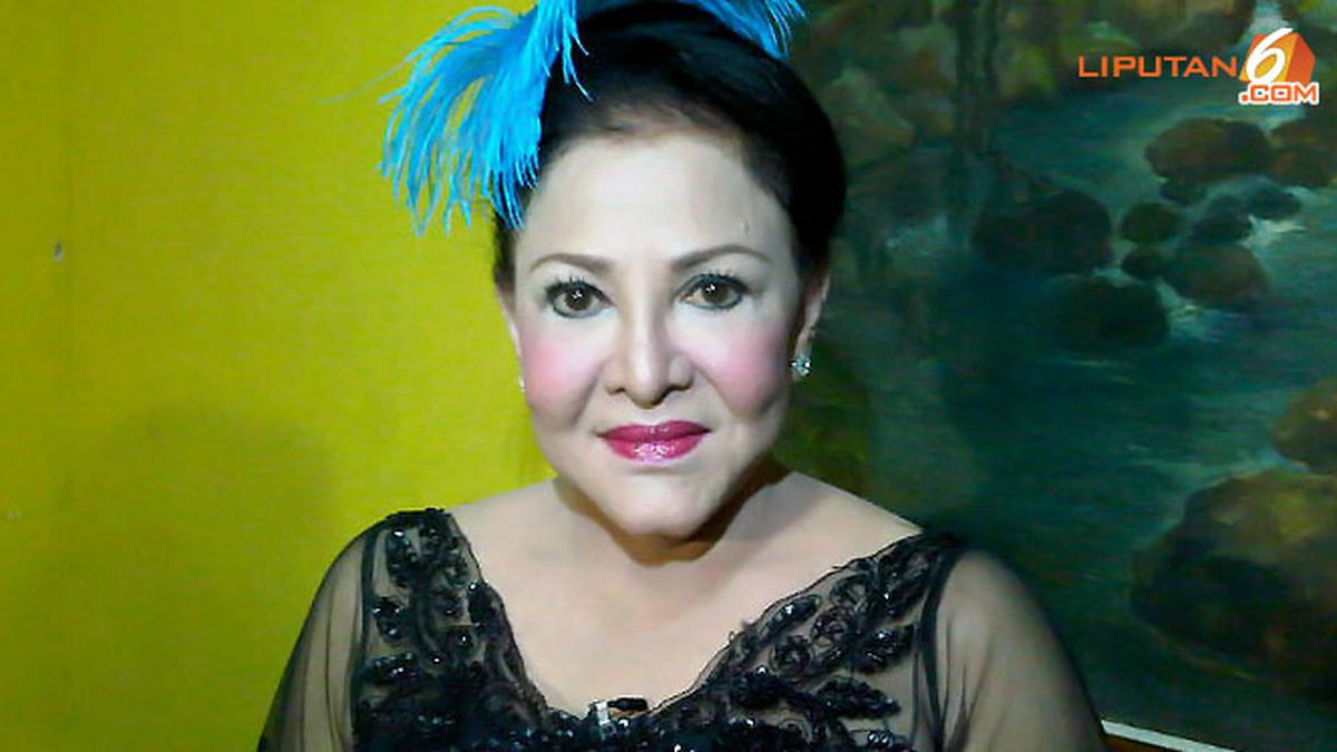 Mpok Atie Diberi Angpao Oleh Eyang Subur - ShowBiz Liputan6.com