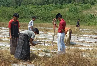 8 Rangkaian Tradisi Mitoni dalam Kehamilan Tujuh Bulan Adat Jawa - Lifestyle Fimela.com