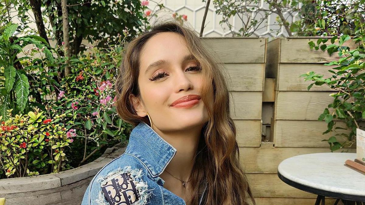 Cerdas dan Berprestasi, Potret 7 Selebriti Perempuan Tanah Air Lulusan ...