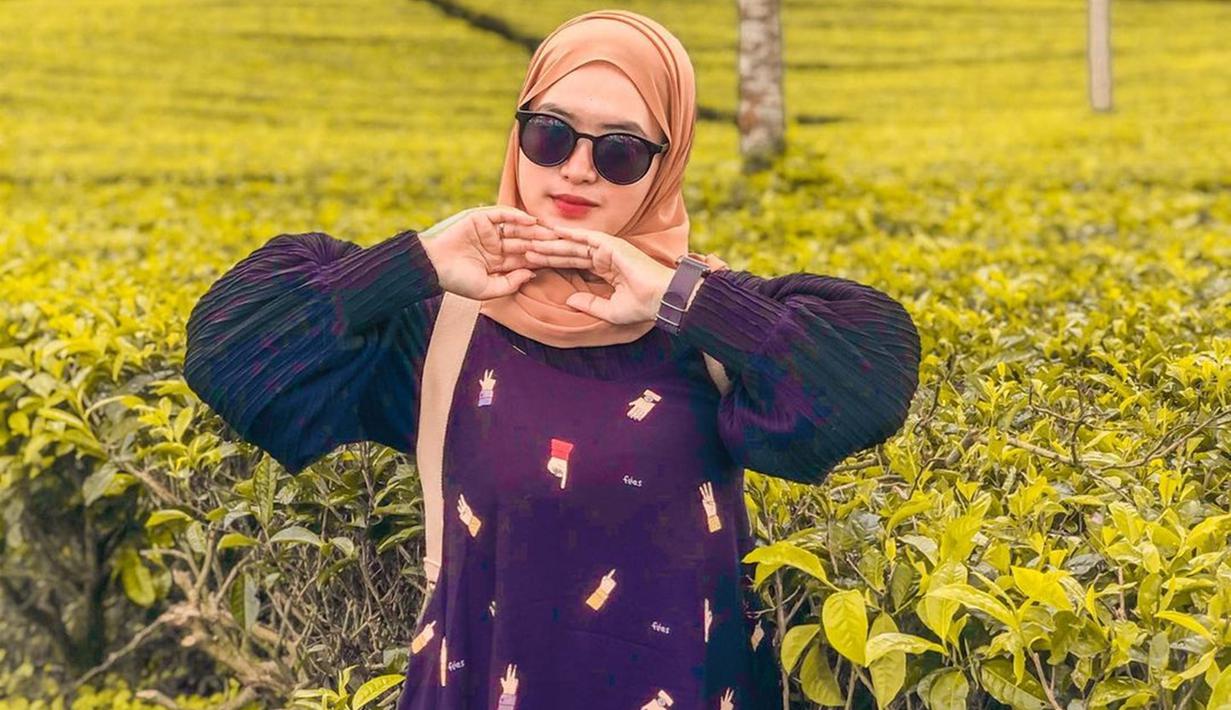 Gaya Woro Widowati Saat Liburan ke Alam Bebas, Penyanyi Hits Magelang ...