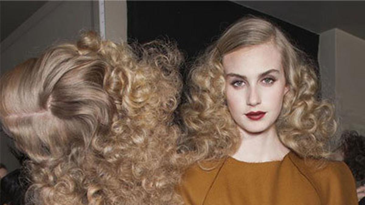 One For All, Cara Membuat Rambut Ikal dengan Curling Iron - Beauty ...