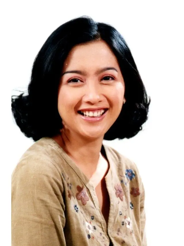 Genap 50 Tahun, Ini 8 Potret Transformasi Desy Ratnasari yang Tetap ...