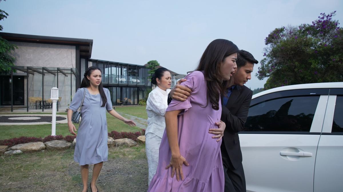 6 Potret Adegan Sinetron Di Antara Dua Cinta Episode 313, Ketuban Wulan Pecah dan Bikin Gina ...