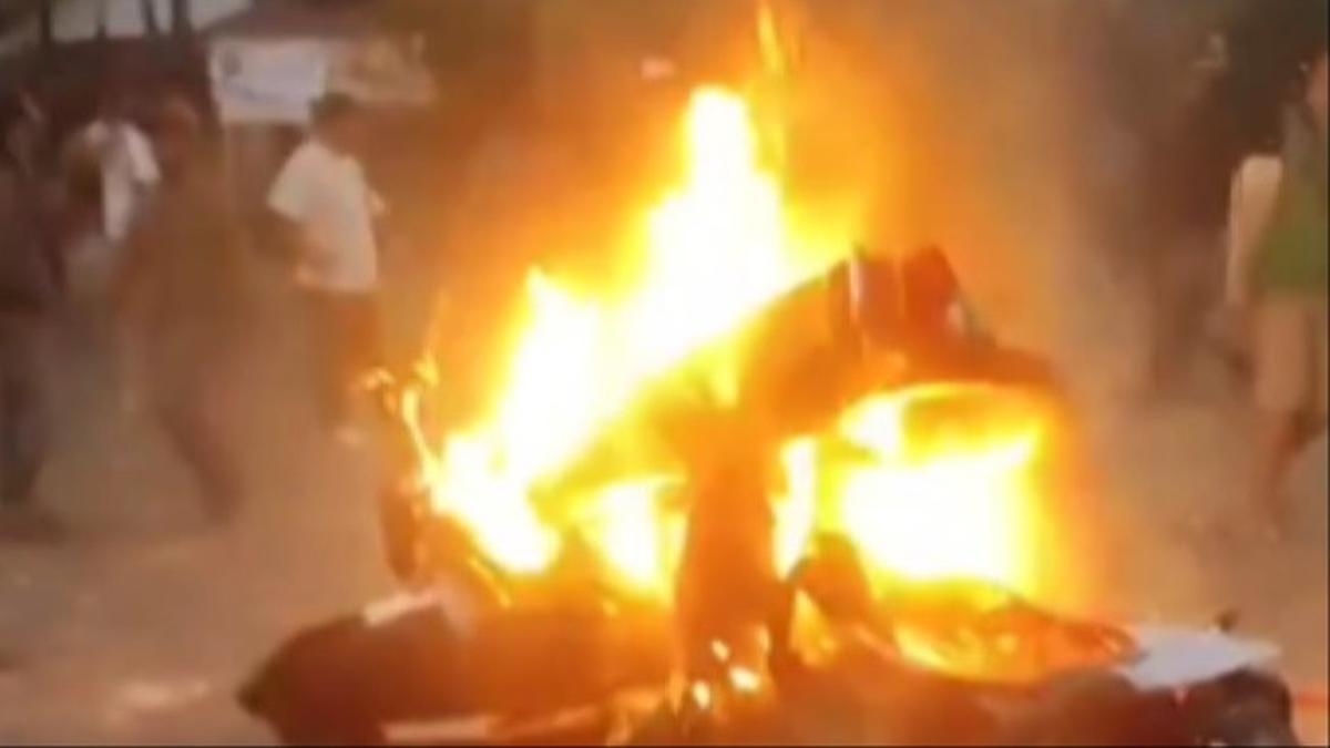 2 Kelompok Massa Bentrok Di Magelang Sejumlah Sepeda Motor Dibakar