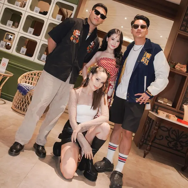 7 Potret Indah G, Youtuber yang Podcast-nya Bareng Cinta Laura Jadi ...