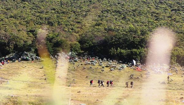 6 Fakta Menarik Gunung Liang di Malaysia yang Bersebelahan dengan ...