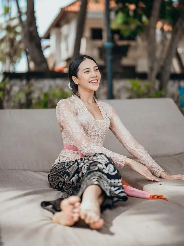 10 Potret Cantik Anya Geraldine Menjelma Jadi Gadis Bali - Entertainment Fimela.com