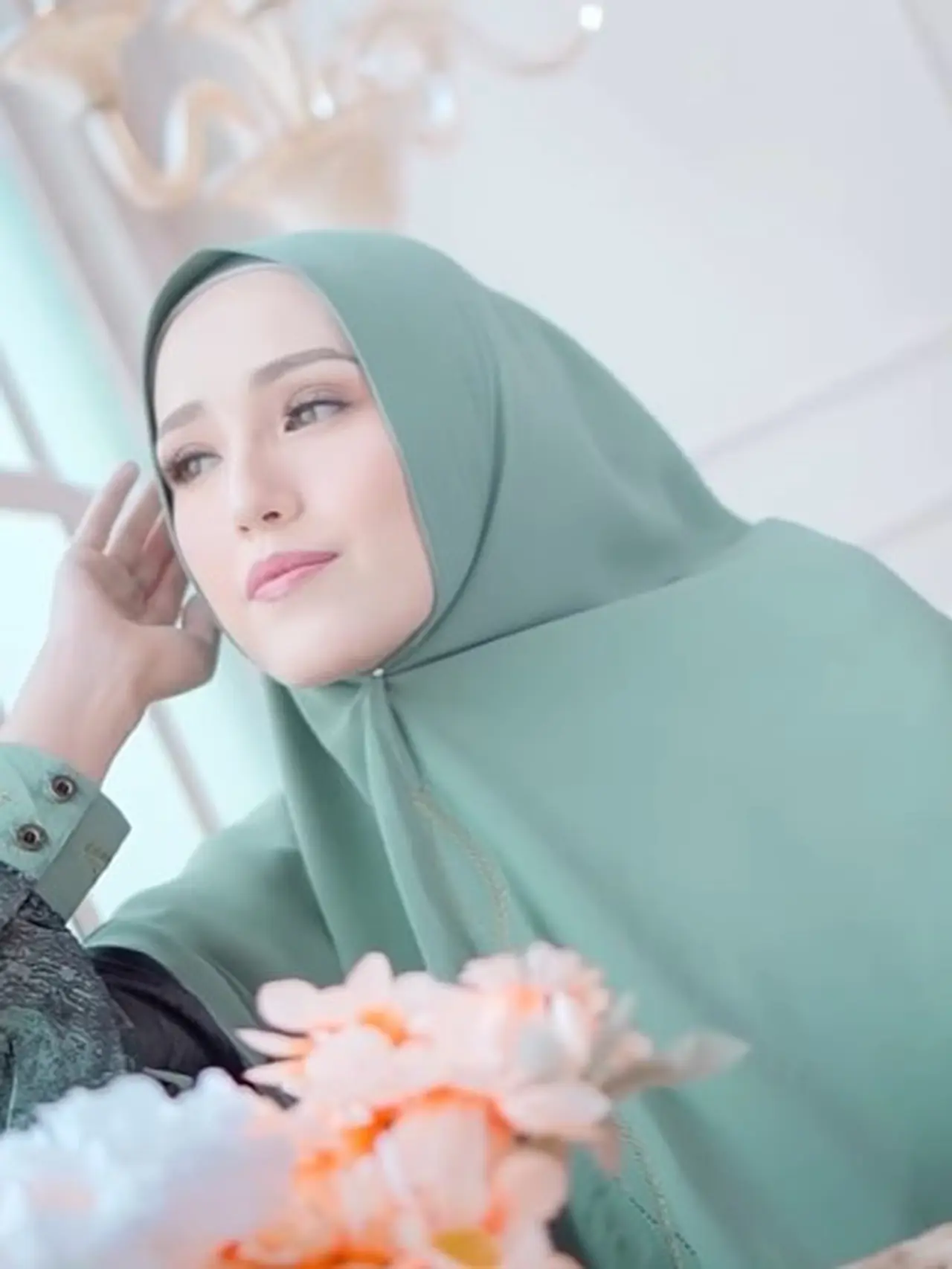 11 Potret Penampilan Berhijab Adelia Wilhelmina, Istri Pasha Ungu yang ...