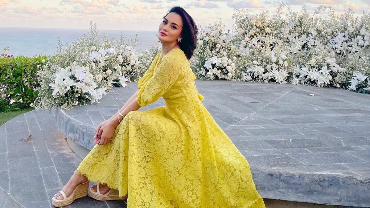 6 OOTD Ririn Ekawati Tampil Elegan, Inspirasi Busana Kondangan