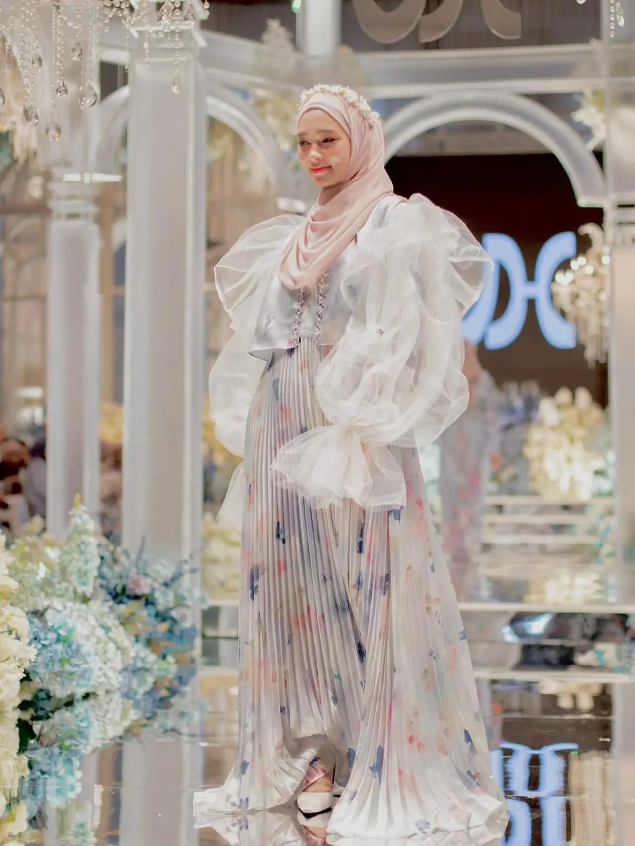 Potret Inara Rusli Kenakan Outfit Cantik bak Ibu Peri, Banjir Pujian ...