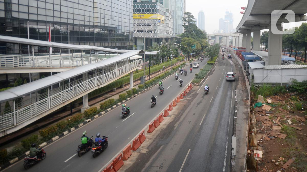 FOTO: Ganjil Genap Dicabut, Jalan Rasuna Said Lengang