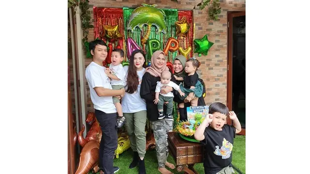 6 Momen Perayaan Ulang Tahun dan Aqiqah Anak Vicky Shu, Pakai Kostum Lucu - Hot Liputan6.com