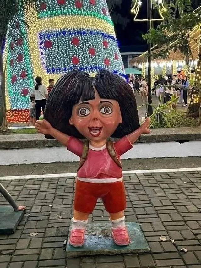 6 Potret Patung Tokoh Kartun Wanita Ini Wajahnya Kocak Banget, Bikin Ngakak