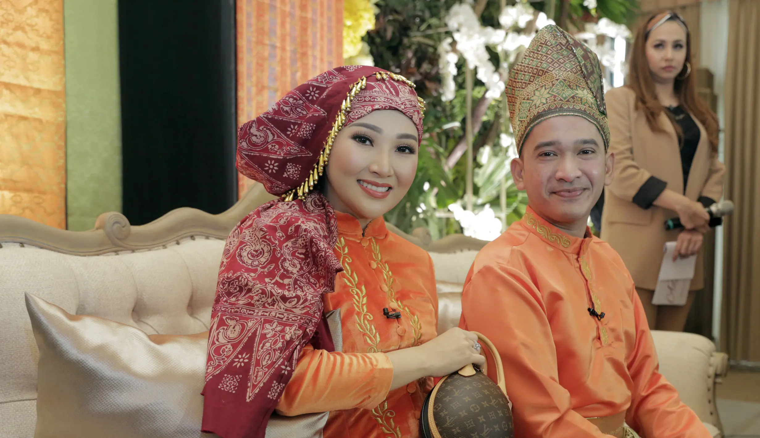 Potret Upacara 7 Bulanan Sarwendah yang Mengusung Adat Jambi - Photo Fimela.com