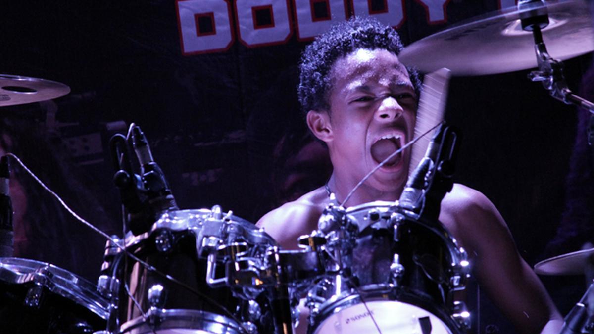 Drummer Muda Papua Ini Ngejam Bareng Eet Sjahranie - ShowBiz Liputan6.com