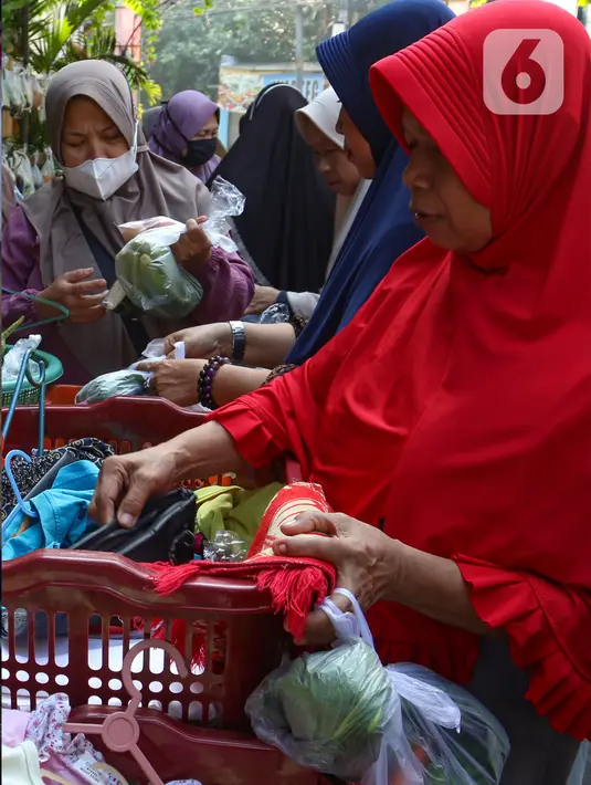 Bazar Ramadan, Berbagi Sayuran dan Pakaian Layak Pakai di Jati Padang ...