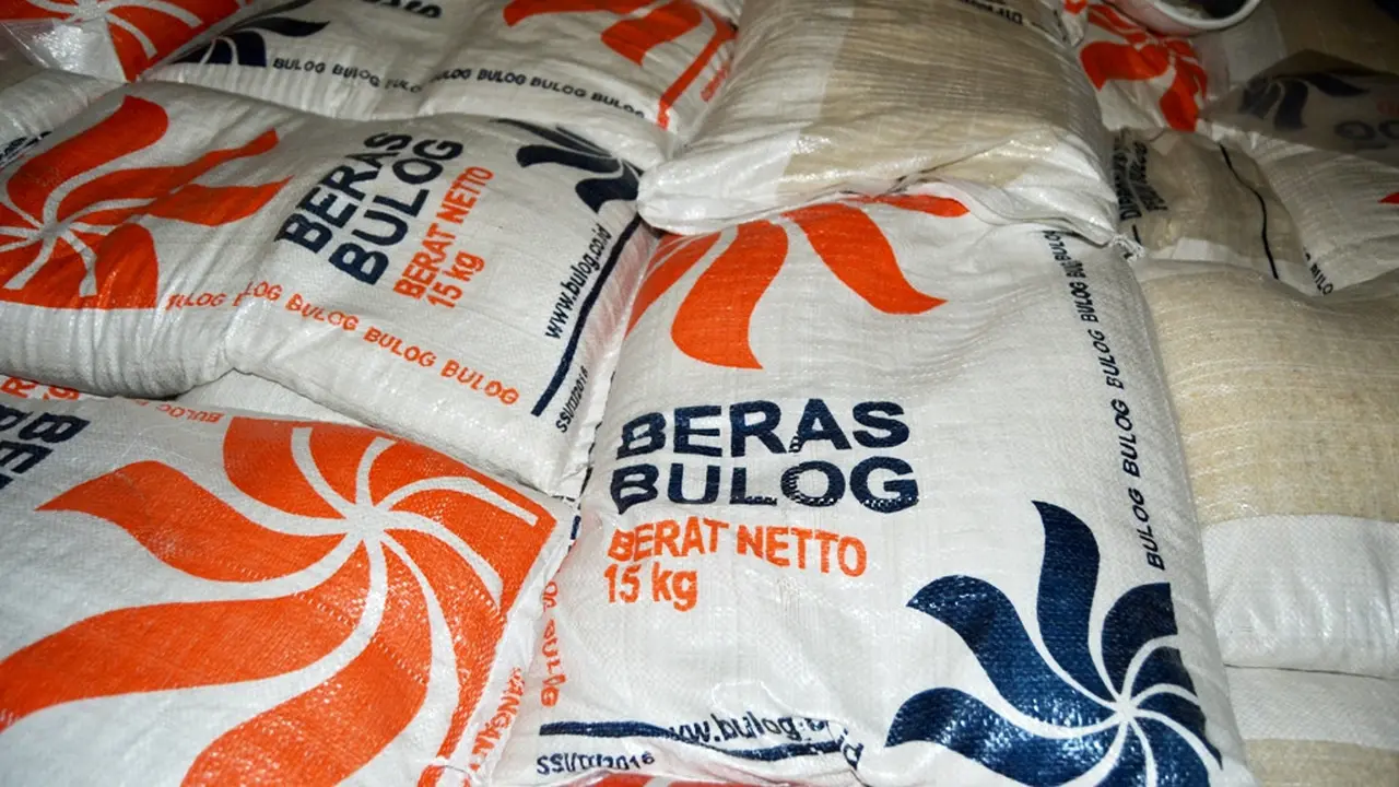 Bulog Ubah Distribusi Beras dengan Sistem Kemasan 5-10 Kg - Bisnis ...