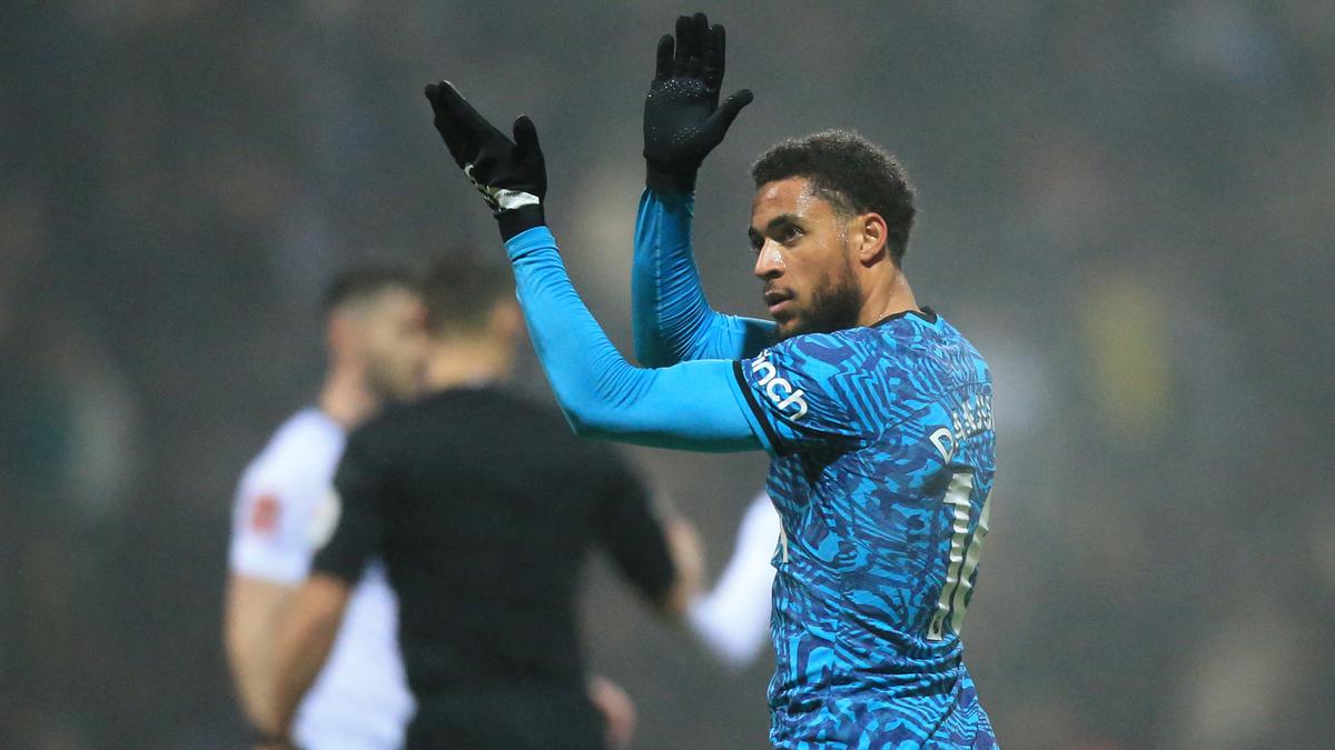 Tottenham Hotspur Tunjukkan Dukungan bagi Umat Muslim dengan Mengadakan ...