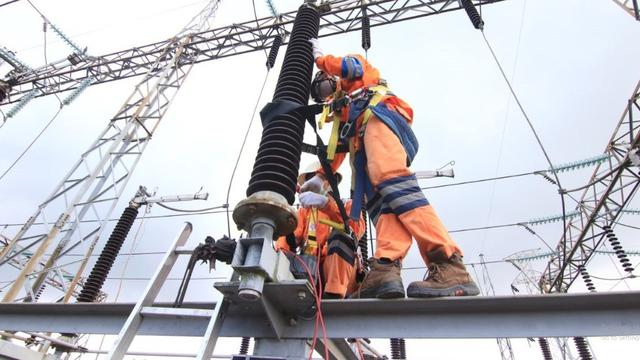PLN Pasok Listrik 1.600 kVA UPS untuk Upacara Pengibaran Bendera Merah ...