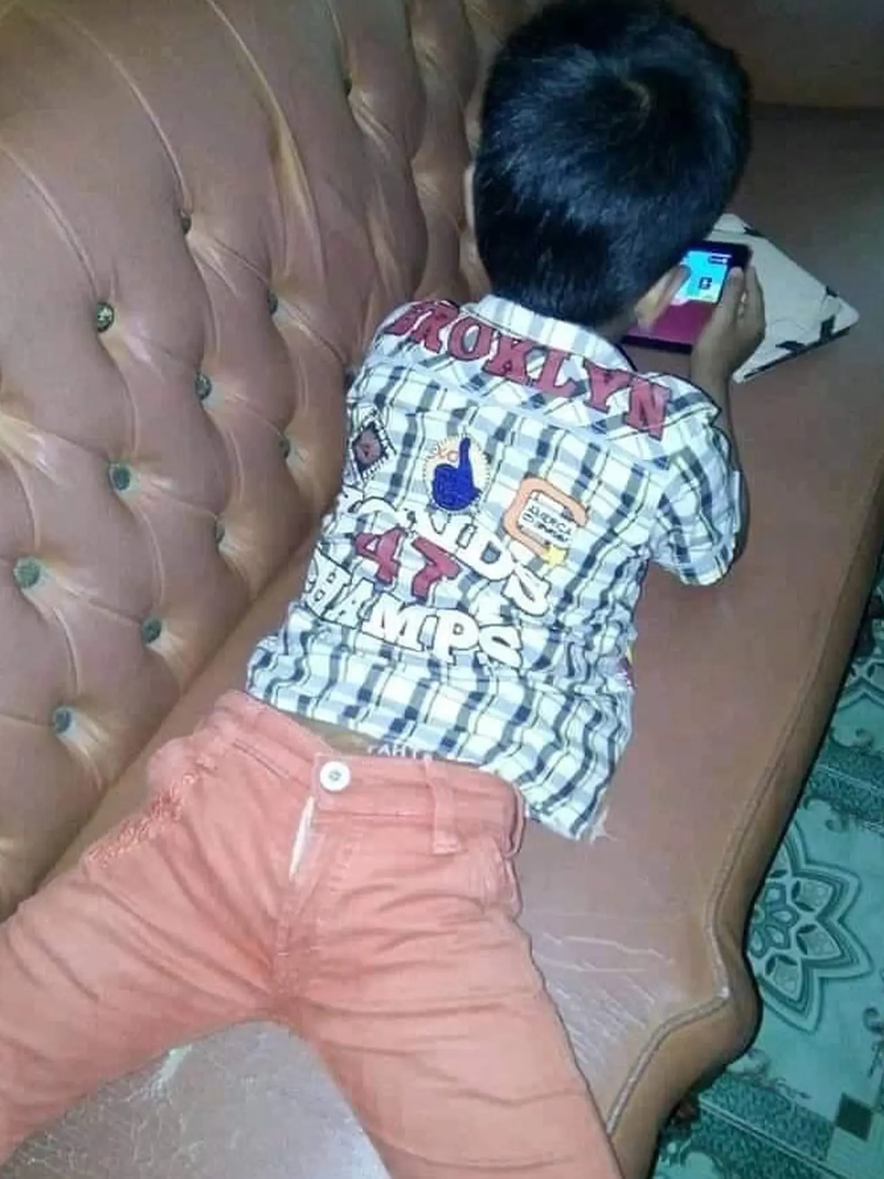 6 Potret Orang Pakai Celana Terbalik Ini Bikin Senyum Tipis, Jadi Malu ...