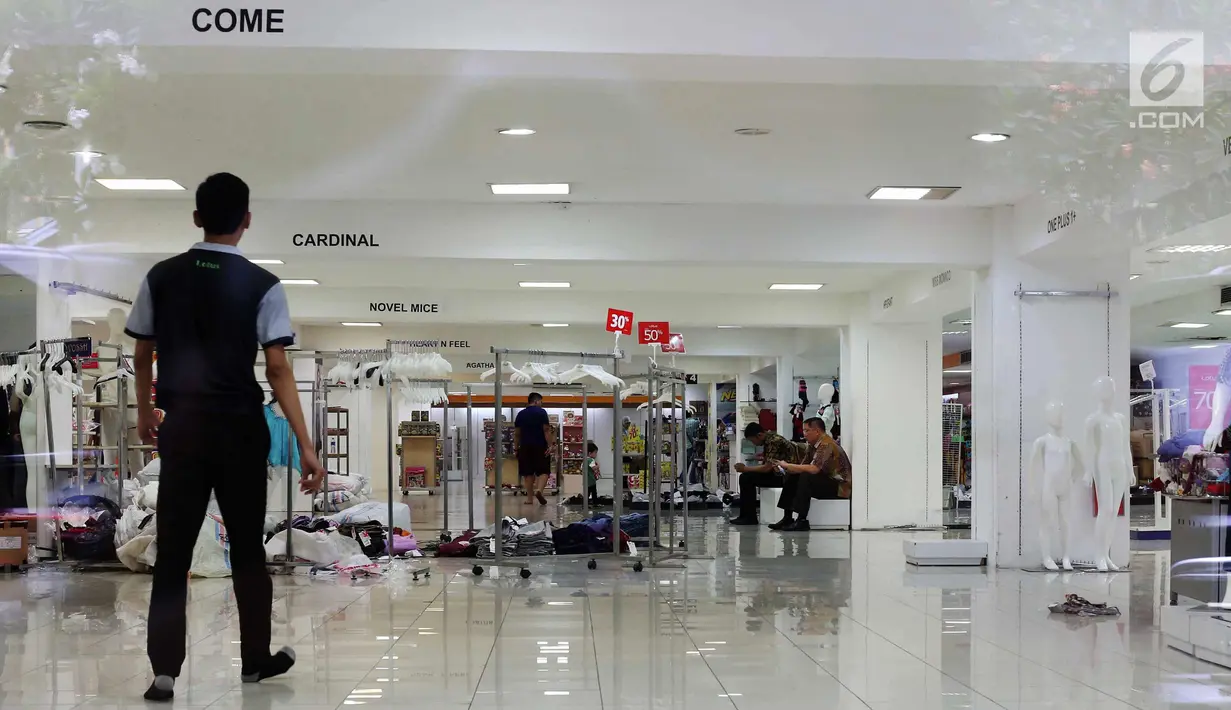 PHOTO: Ada Diskon Besar-Besaran, Pengunjung Serbu Lotus Department ...