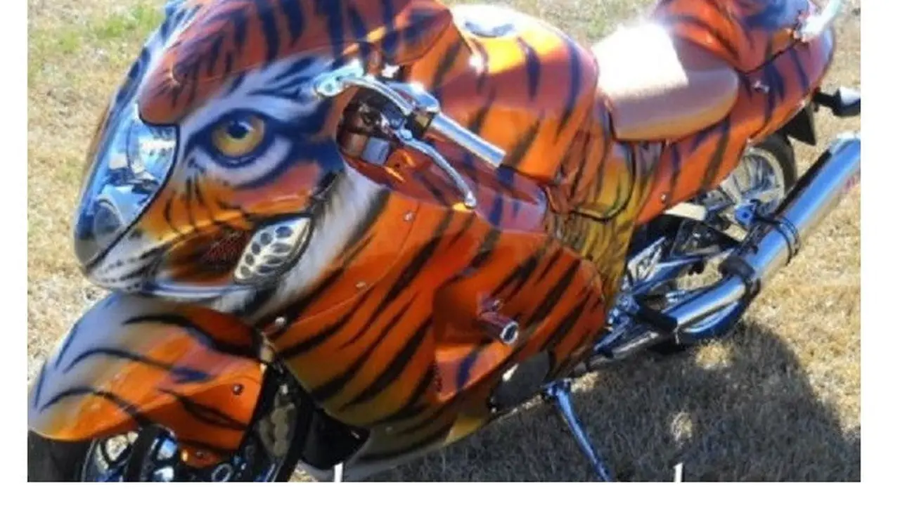 6 Potret Motor Motif Macan Ini Jadi Pusat Perhatian di Jalan, Kocak ...