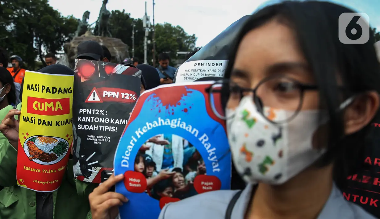 Tolak Penerapan PPN 12 Persen, BEM SI Kerakyatan Berunjuk Rasa di Kawasan Patung Kuda Jakarta ...