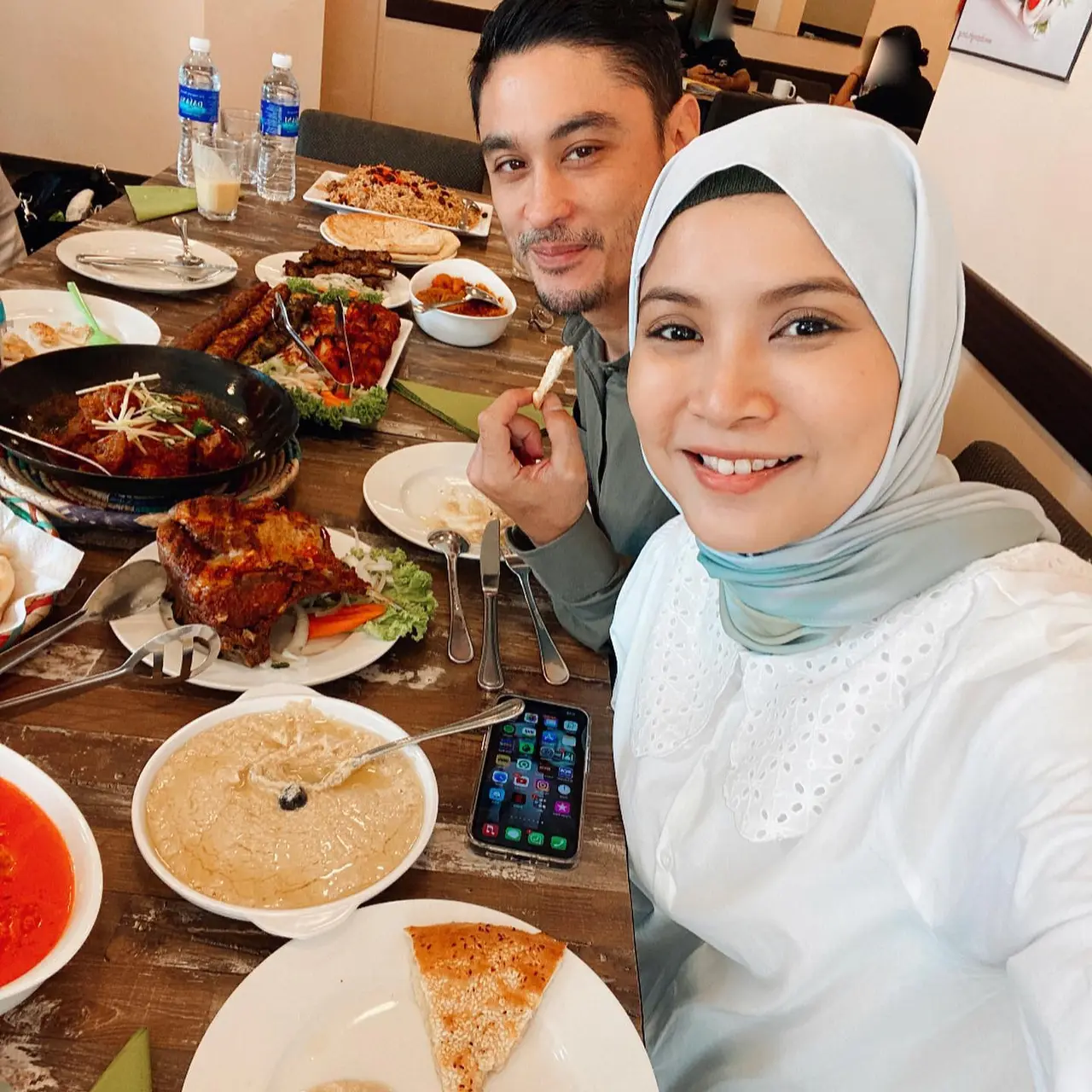 7 Potret Mesra Reuben Elishama dan Istri yang Genap 4 Tahun Pernikahan ...