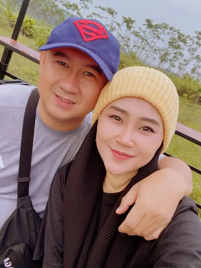 6 Potret Terbaru Bu Dendy yang Pernah Viral, Disebut Makin Glowing dan ...