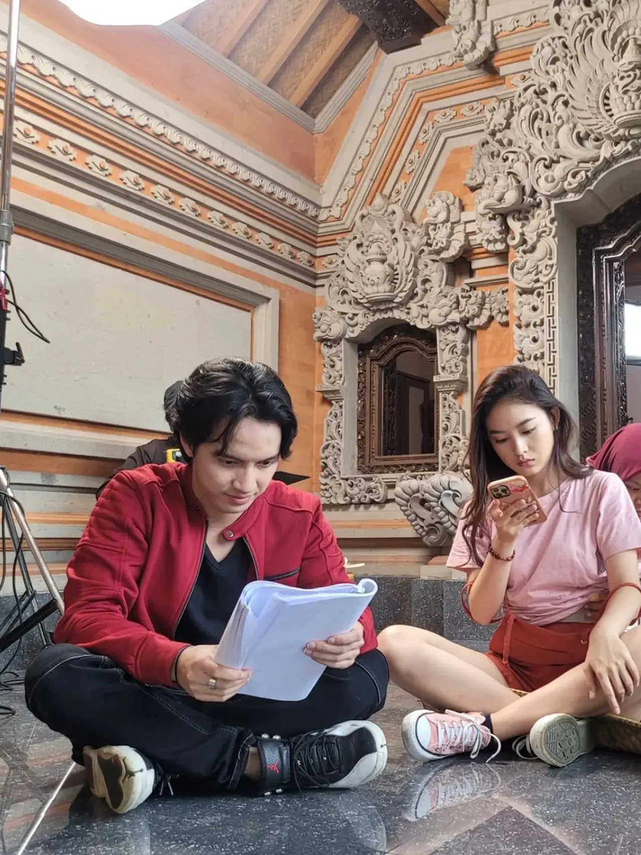5 Potret Natasha Wilona Syuting Bareng Farhan Rasyid di Serial Firasat, Masih Pantas Perankan ...