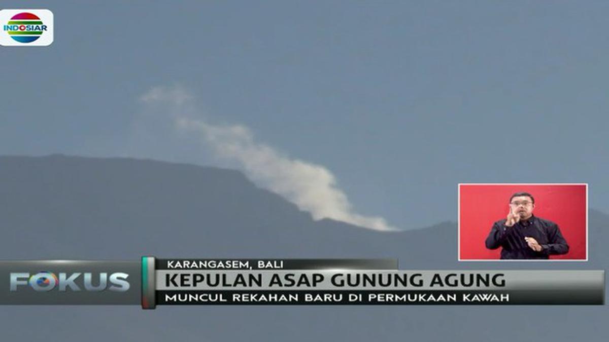 Muncul Rekahan Baru di Permukaan Kawah Gunung Agung - News Liputan6.com