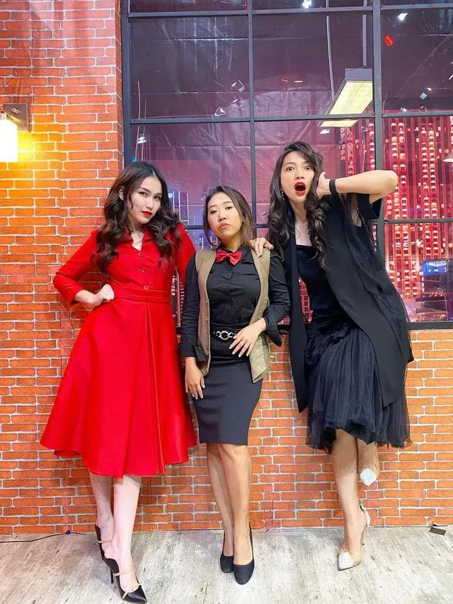 Main ke Rumah Ayu Ting Ting, Hesti Purwadinata Jalan Kaki Gara-Gara ...