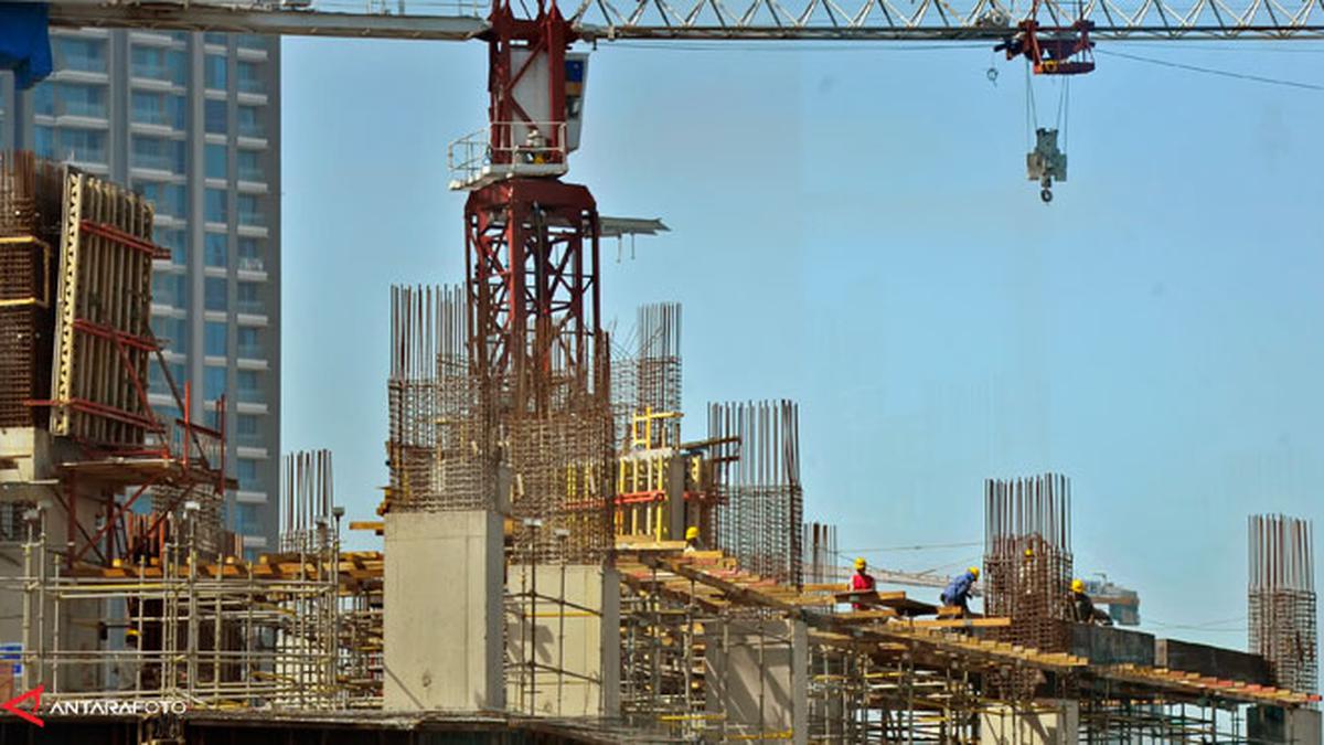 Bangun Tower Setinggi Eiffel, PLN Raih Pinjaman Rp 3 Triliun - Bisnis ...