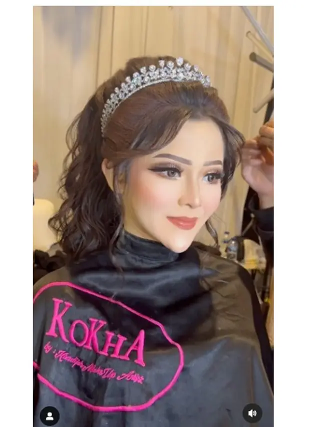 6 Potret Detail Penampilan Bella Bonita Istri Denny Caknan saat Resepsi ...