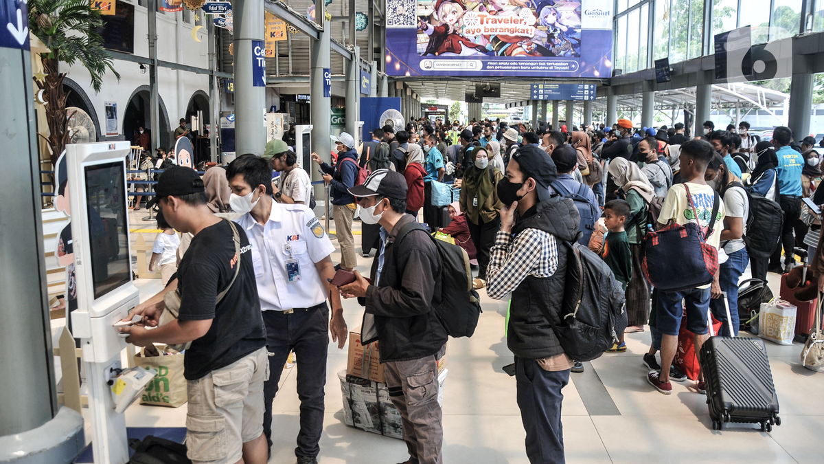 Mudik Lebaran Idul Fitri, 362 Ribu Pemudik Berangkat dari Stasiun Pasar Senen dan Gambir - News ...
