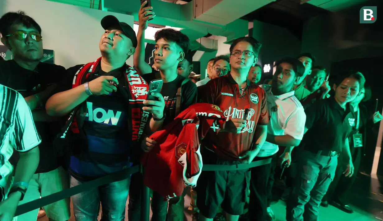 Foto: Mengintip Fans Museum di Acara Meet UEFA Champions League Trophy ...