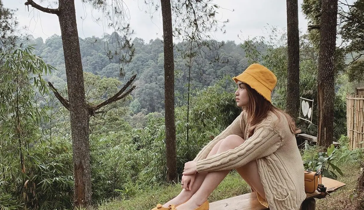 FOTO: Gaya Santai Aisyah Nabilah yang Terlihat Modis dan Stylish - Foto ...