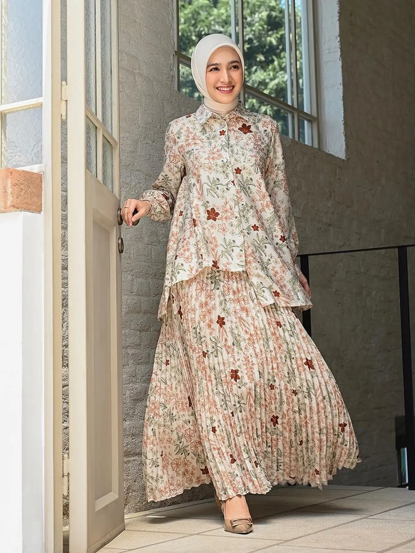 Tampil Simple, Ini Inspirasi Baju Lebaran Pakai Kemeja dari Cut Syifa ...