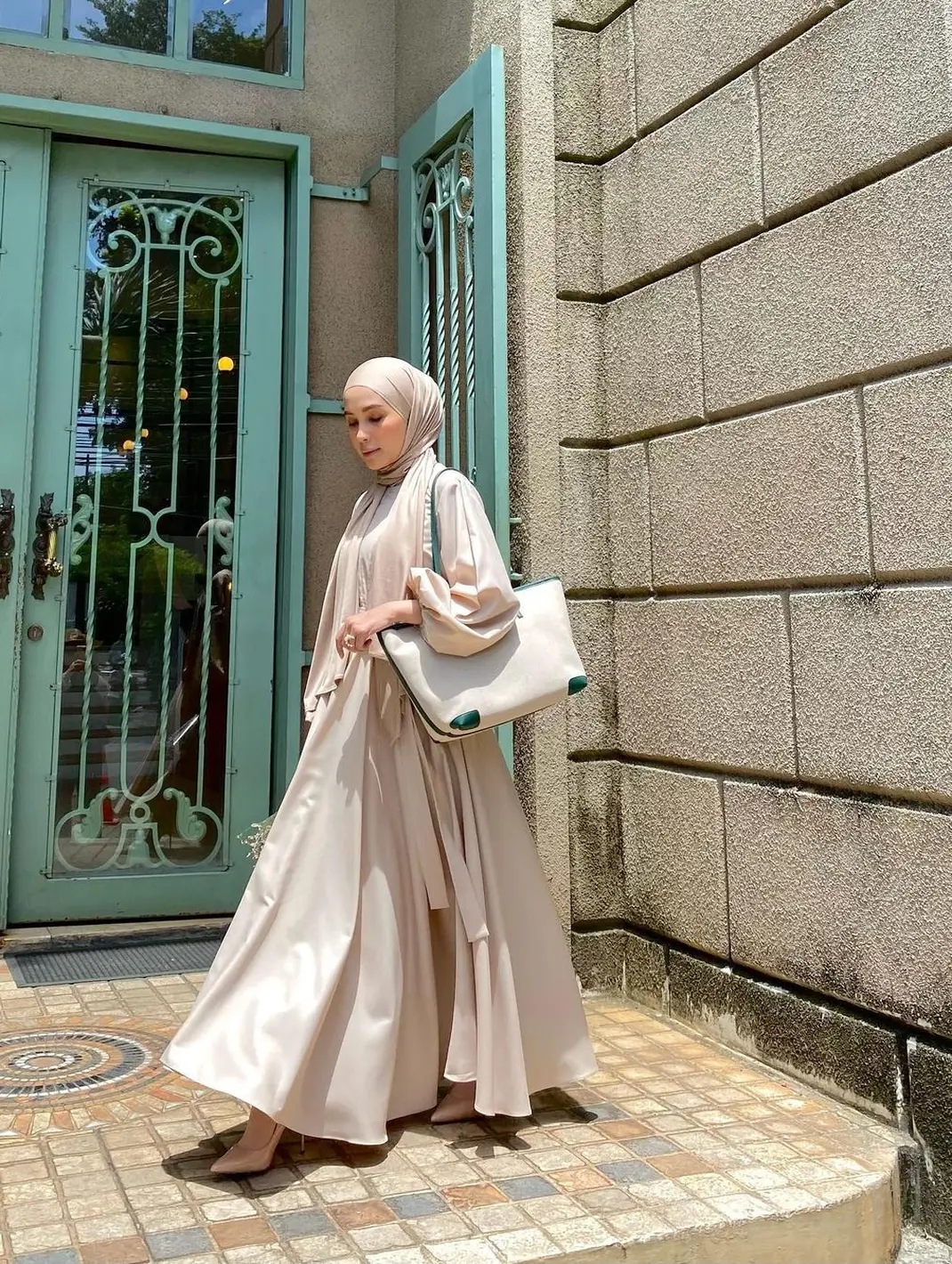 8 Inspirasi Style Gamis Stylish ala Selebgram, dari Ayana Moon hingga ...
