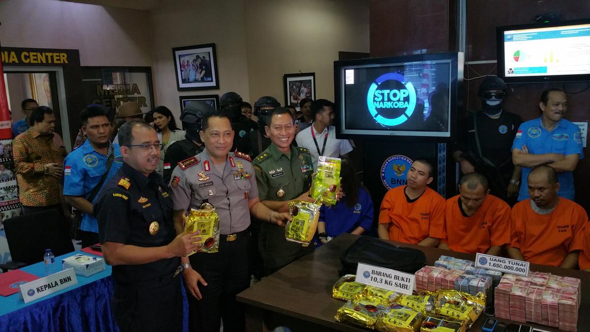 Tim Gabungan Gagalkan Penyelundupan 10 Kg Sabu di Perbatasan - News Liputan6.com