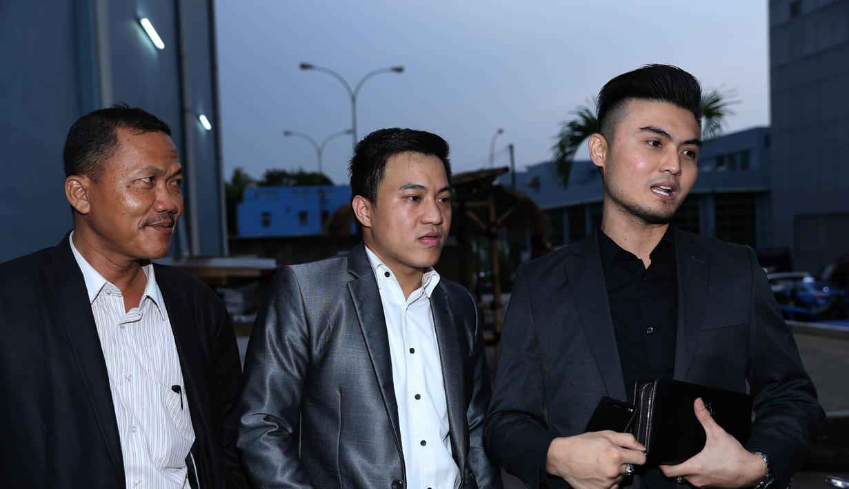 Artis Gilbert Marciano Alih Profesi Jadi Pengacara - Photo Fimela.com