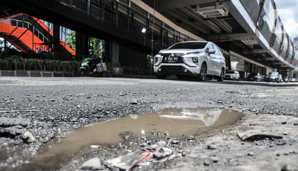 Jalan Rusak di HR Rasuna Said Ancam Keselamatan Pengendara - Foto ...