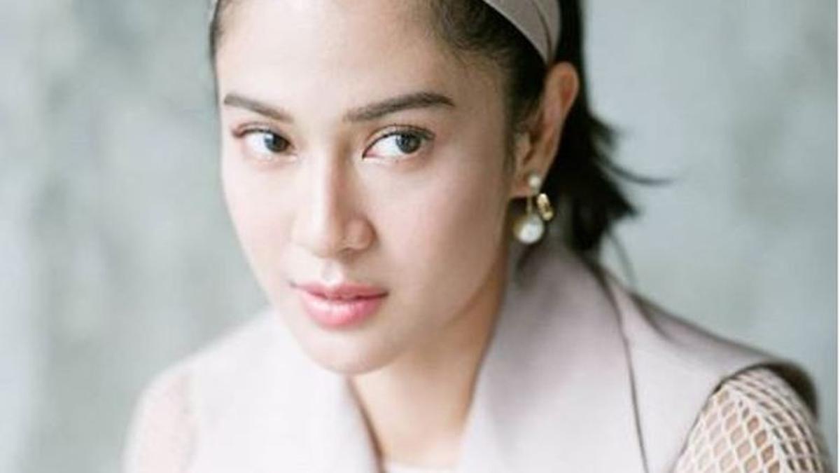 Dian Sastrowardoyo Makin Cantik dengan Bando Rp 3 Juta