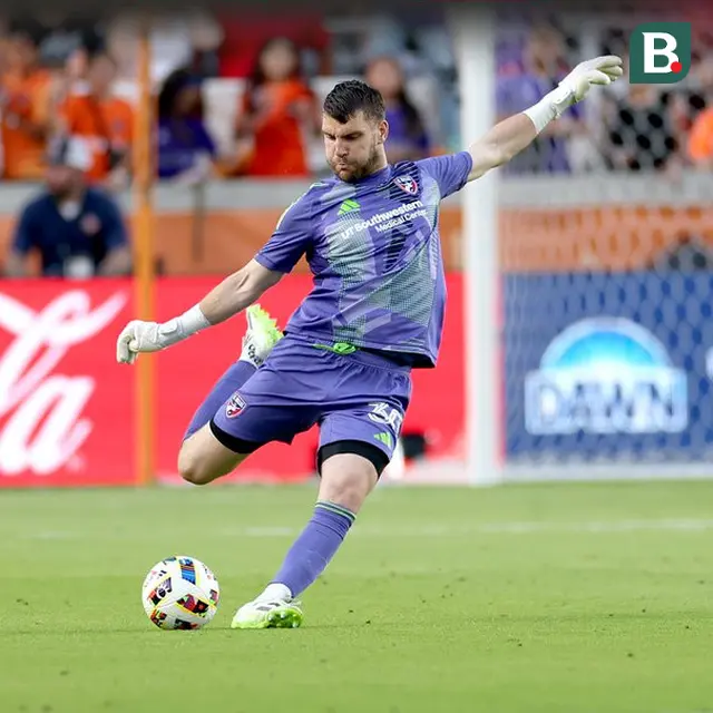 Rapor 2 Kiper Timnas Indonesia di Luar Negeri, Maarten Paes dan Emil Audero: Siapa Lebih ...