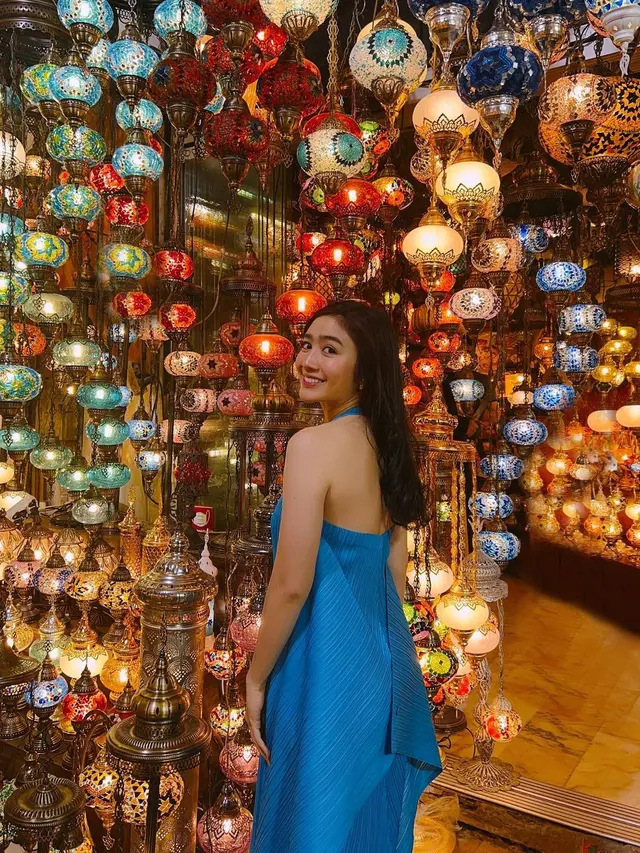 Tampil Memukau dan Elegan, Ini 7 Potret Febby Rastanty Liburan di ...