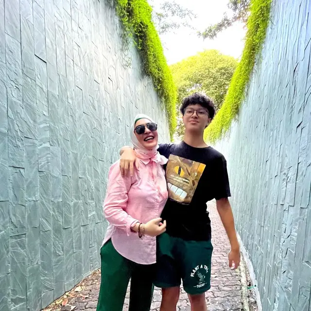 Sempat Berpisah 10 Tahun, Ini 8 Potret Kompak Angelina Sondakh dan ...