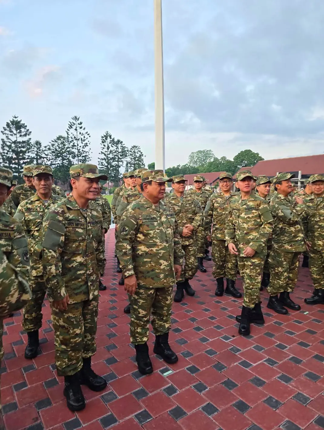 Berseragam Loreng, Begini Penampilan Anggota Kabinet Merah Putih - Foto ...