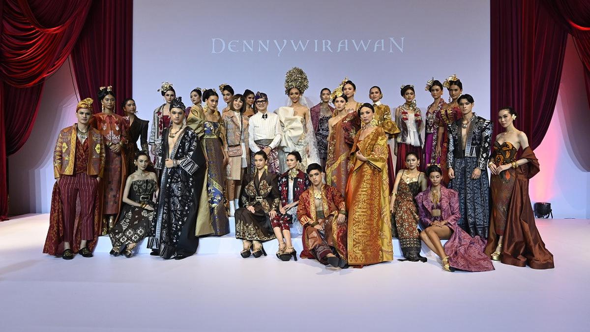Langkah, Koleksi Denny Wirawan Spring Summer 2023 yang Mengemas ...